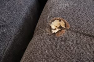 Couch Loch Reparieren